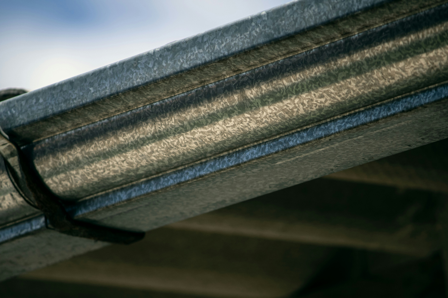 Seamless Gutter Installation - Upgrade Homes